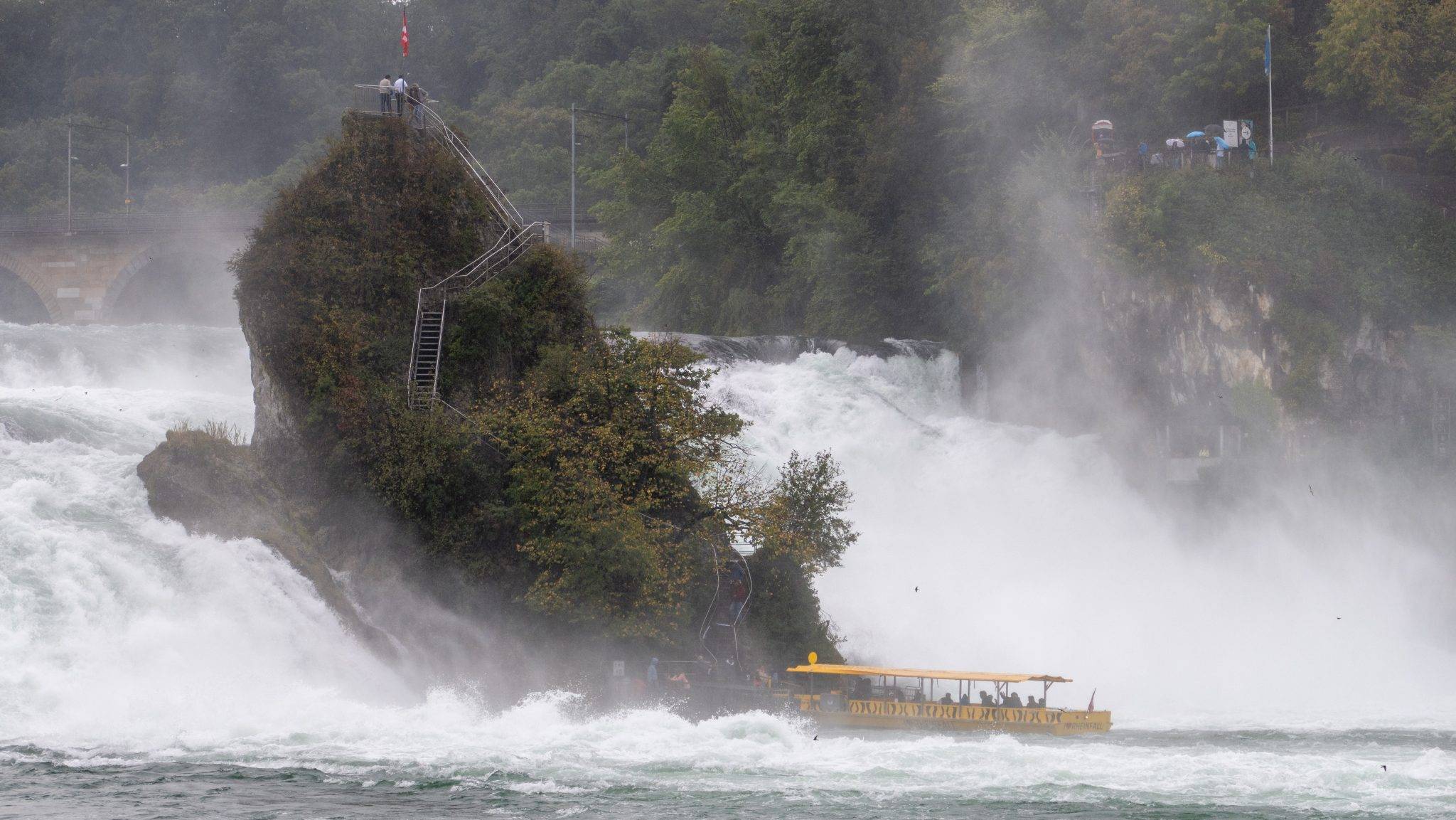 Rheinfall Schaffhausen entdecken: Tipps, Routen & Aussichten